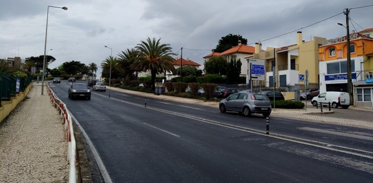 23 de abril | Recolocação de separador central implica corte parcial da ...